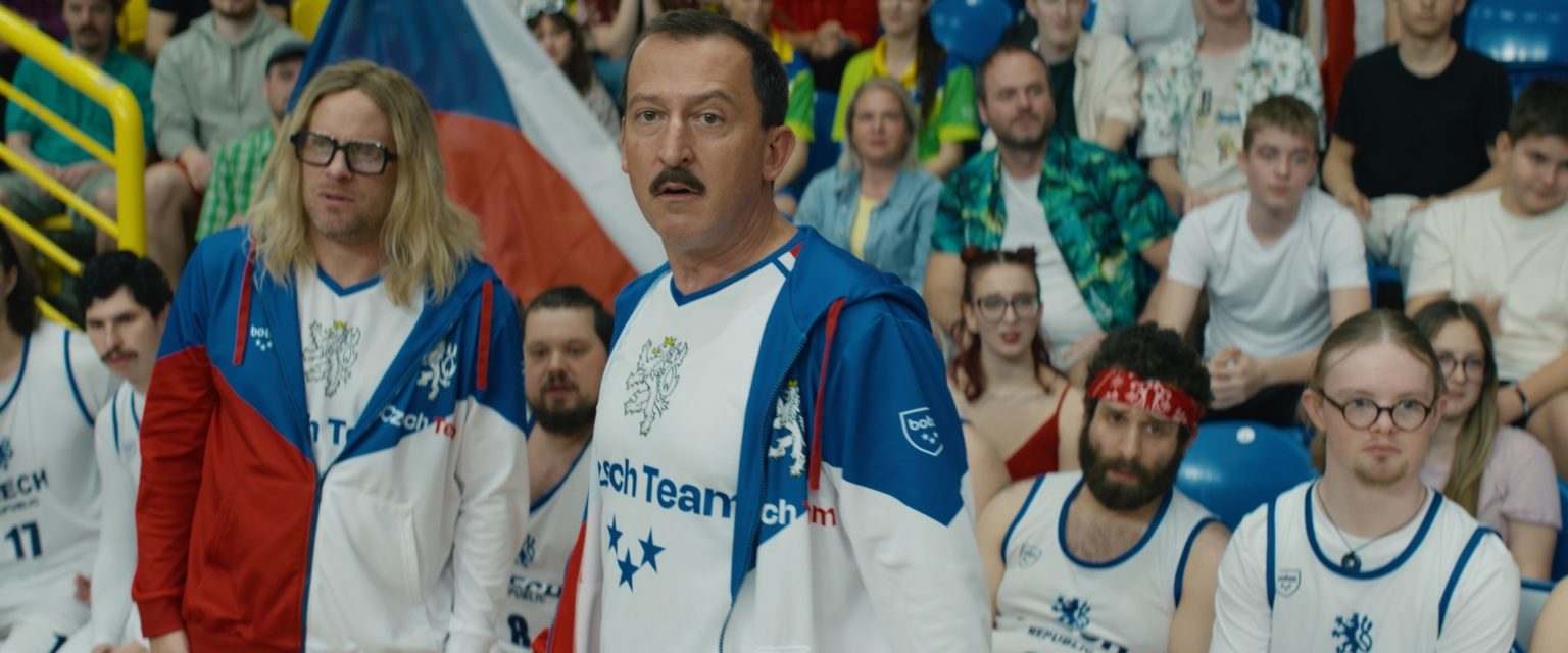 Zoufalý otec a totálně šílený plán: Nový film Dream Team o tom, jak se ...